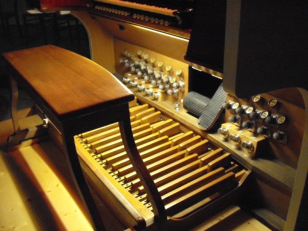 Ground-breaking retrofit stepper system for pipe organs - OrganFocus.com